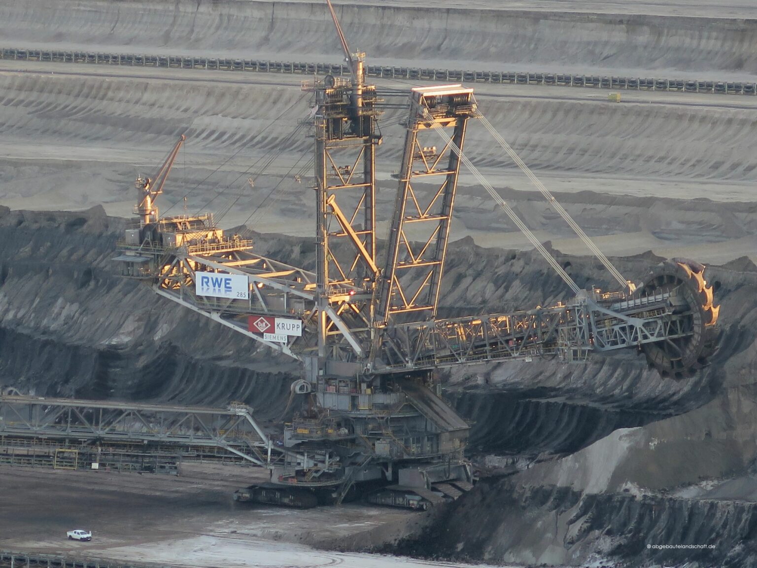 Wie funktionert ein Braunkohlentagebau | Abgebaute Landschaft